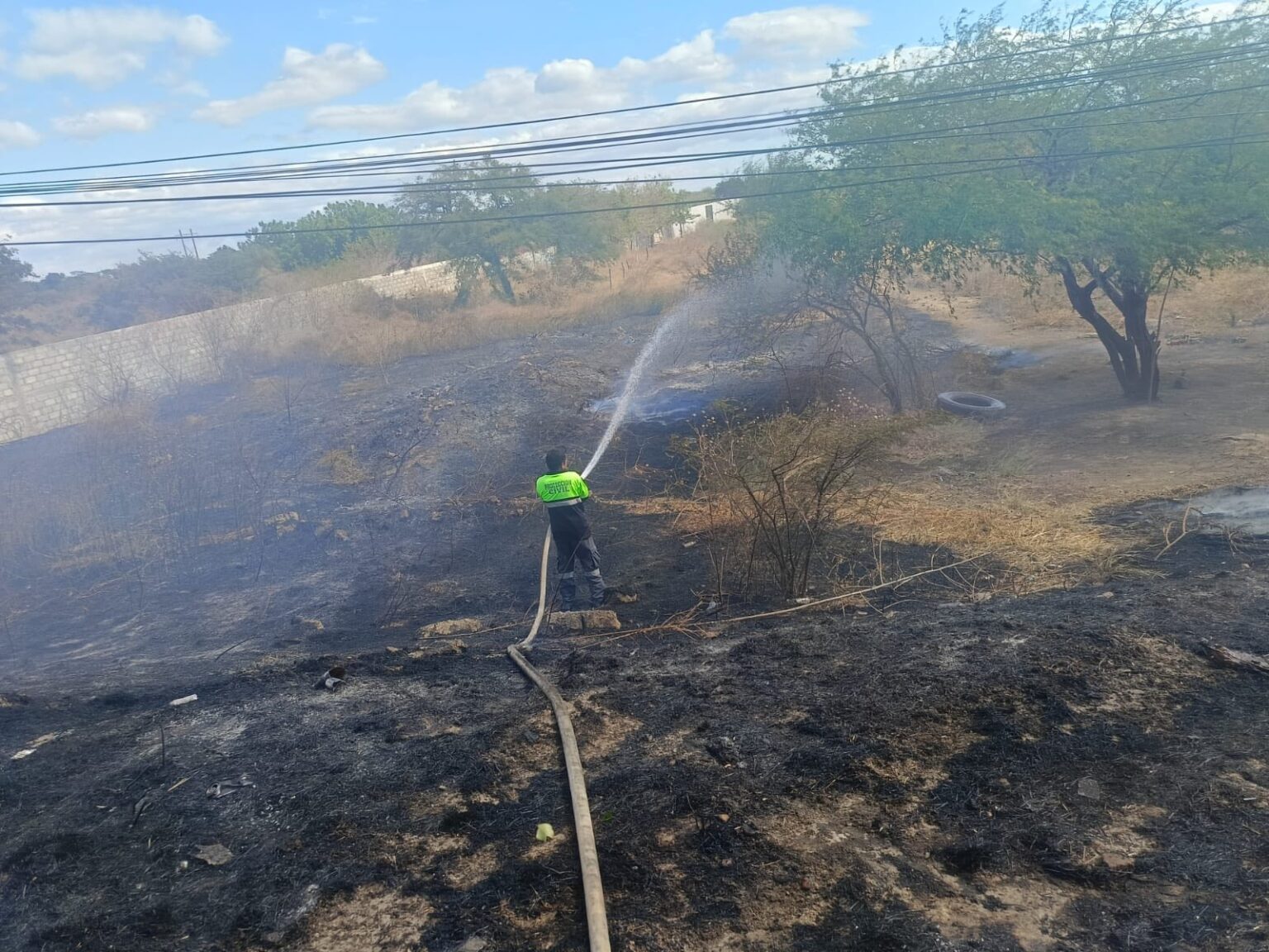 Sofocan incendio a la altura del Hospital del ISSSTE en Tehuantepec ...